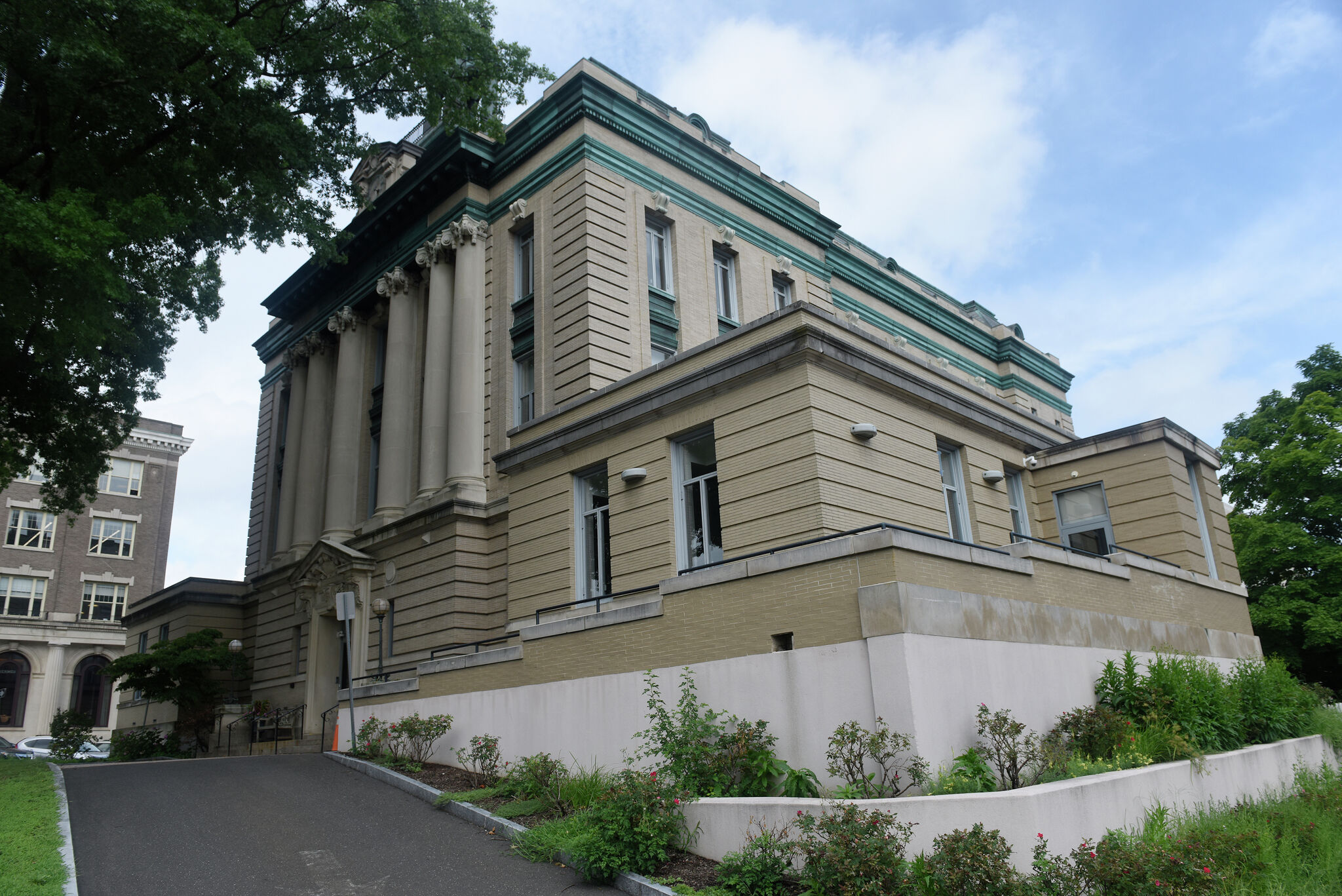 Greenwich's Wallace senior center needs $2.6M in upgrades, town ...