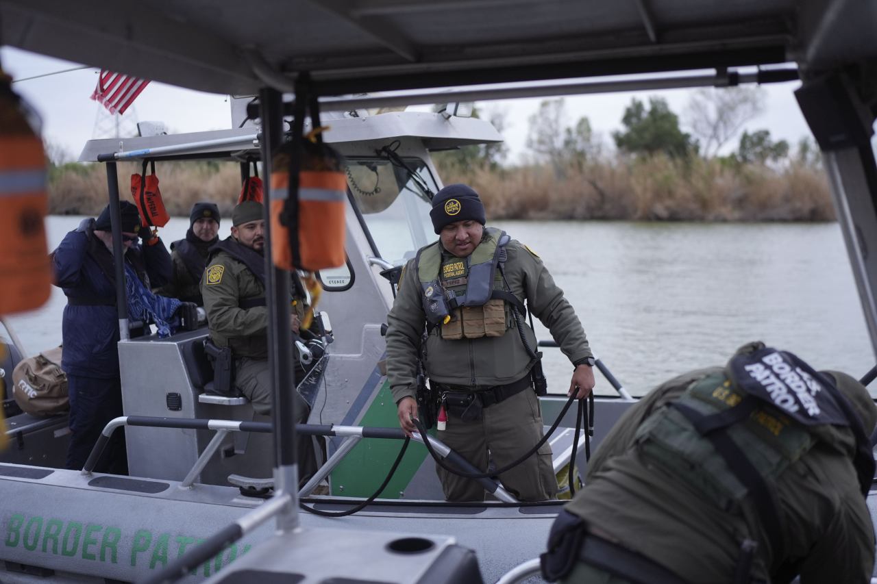 Thousands of Troops Guard Quiet Texas Border Towns