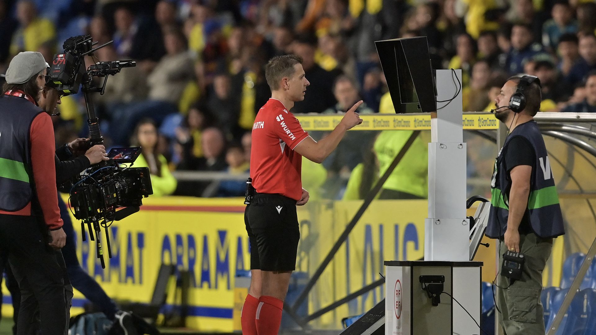 VAR audio of Eric Garcia penalty incident in Barca’s win over Las ...