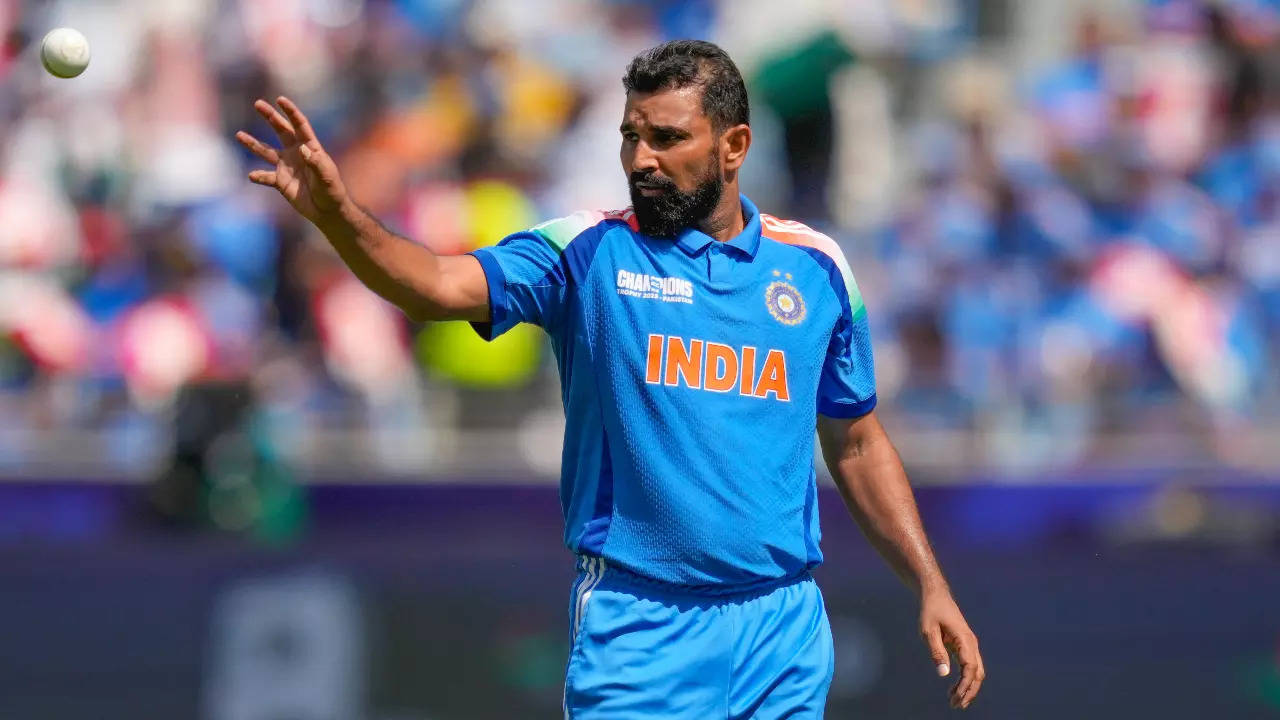 Mohammed Shami Leaves Field Due To Injury Concerns Against Pakistan ...