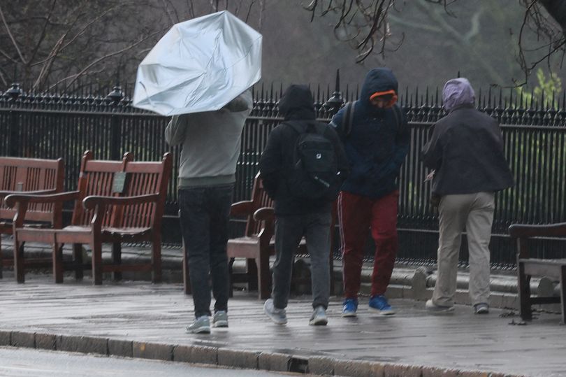 Edinburgh weather update as attractions closed and roads restricted due ...