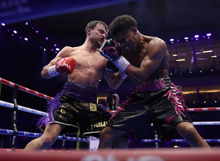 Brave South Yorkshire sparkie goes nine rounds with world champion boxer