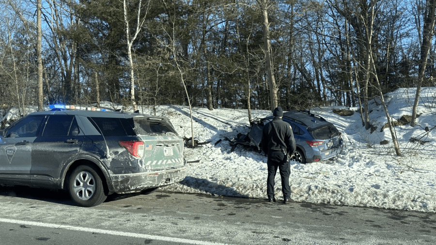 One dead in single-car crash on I-91 in Holyoke