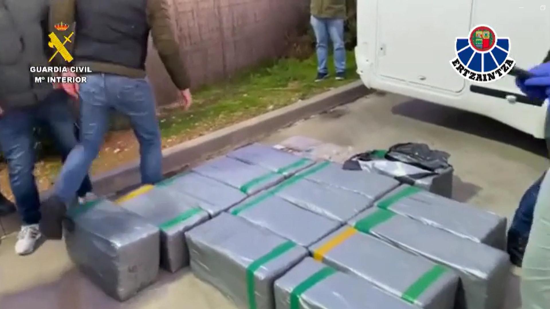 Cae una red con capacidad para transportar hasta seis toneladas de ...