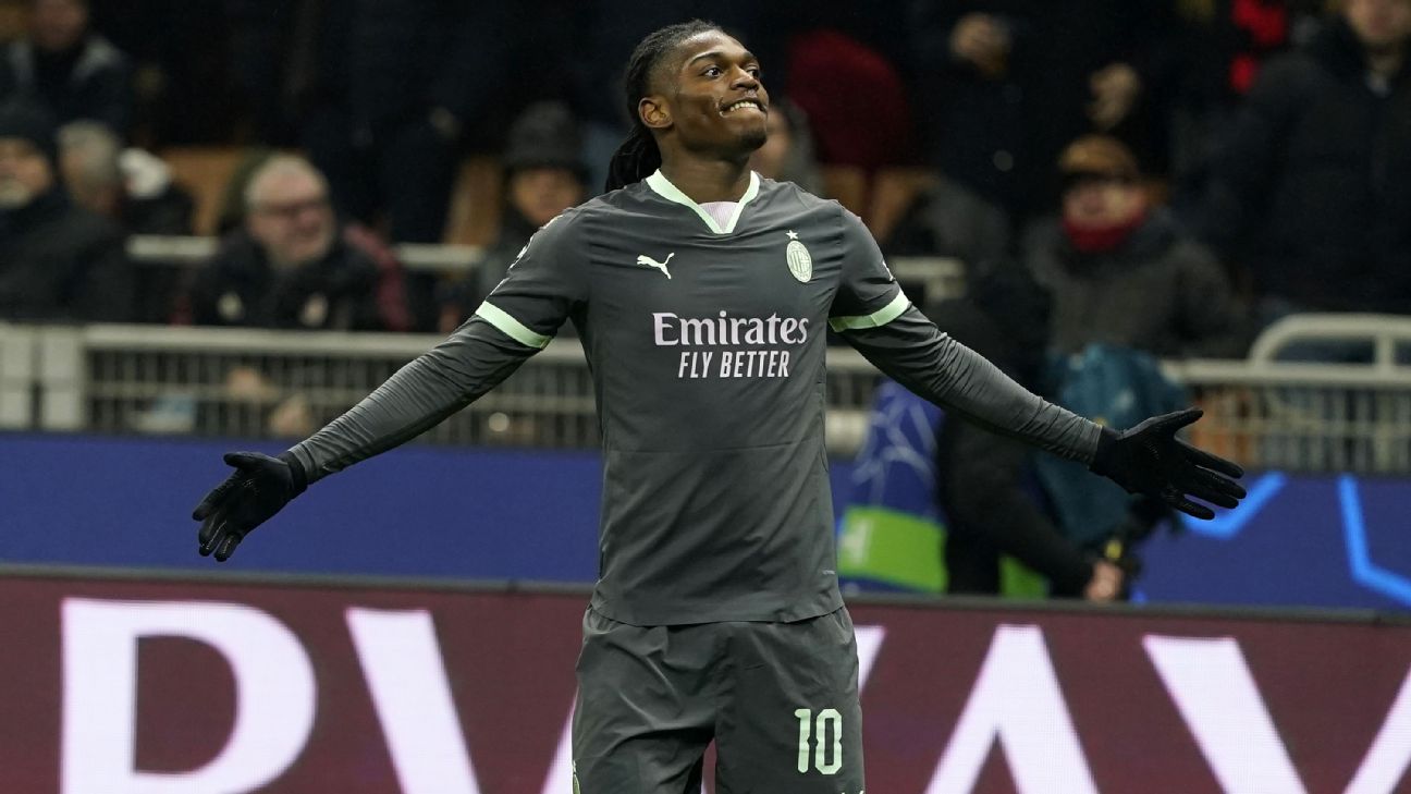 Transfer rumors, news: Chelsea, Barcelona want Rafael Leão