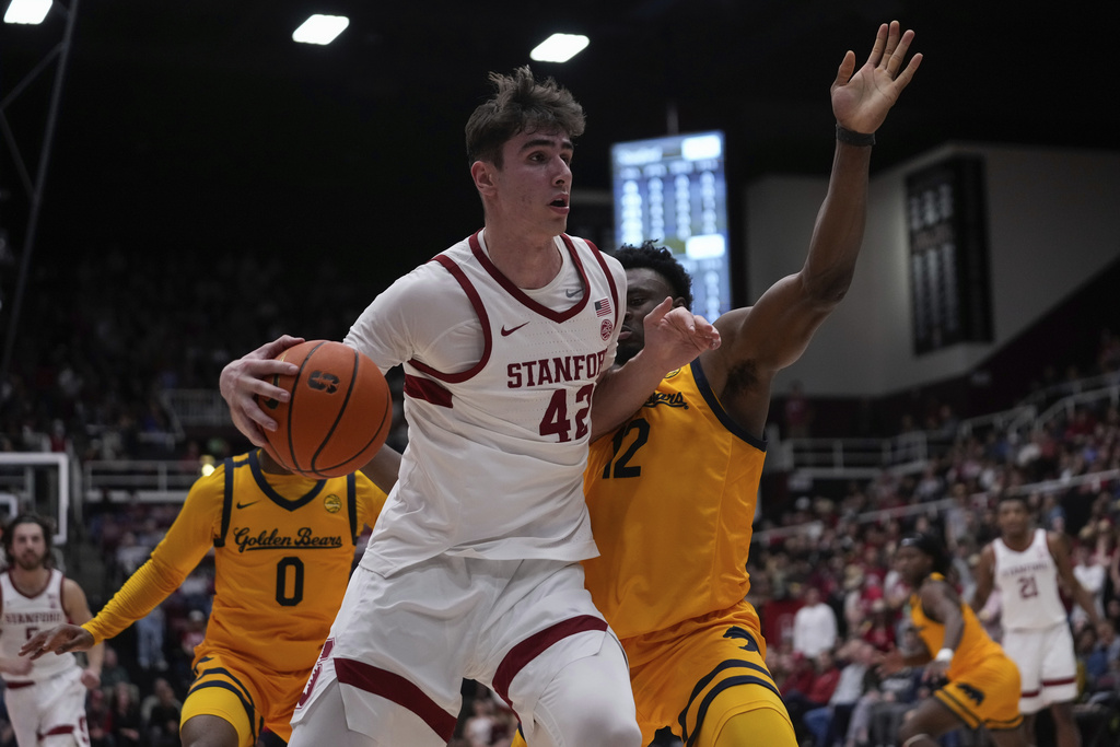 Maxime Raynaud scores 20 points, helps Stanford hold off Cal 66-61