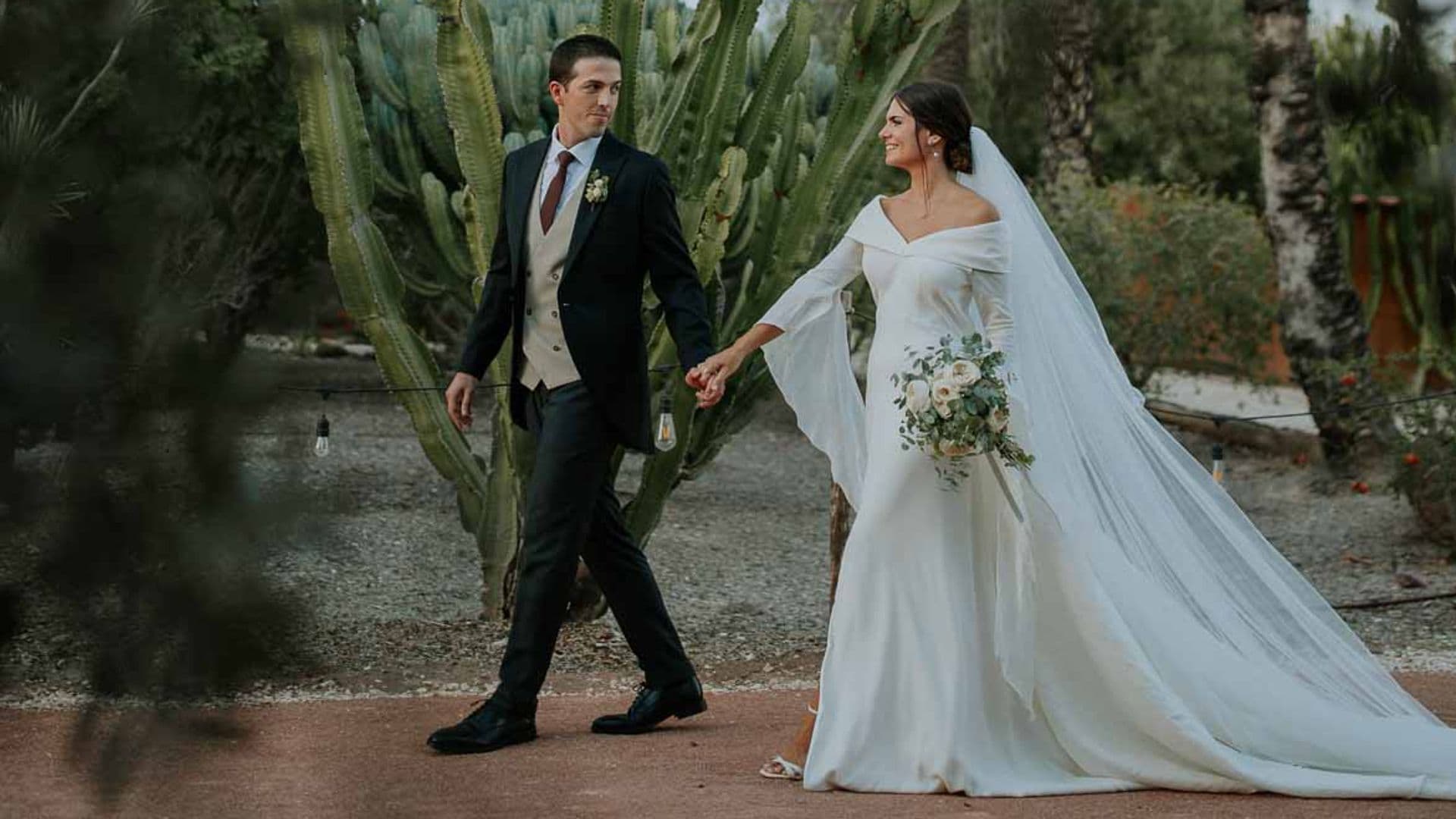 La boda en Elche de Raquel, la novia con el vestido de mangas de ángel ...