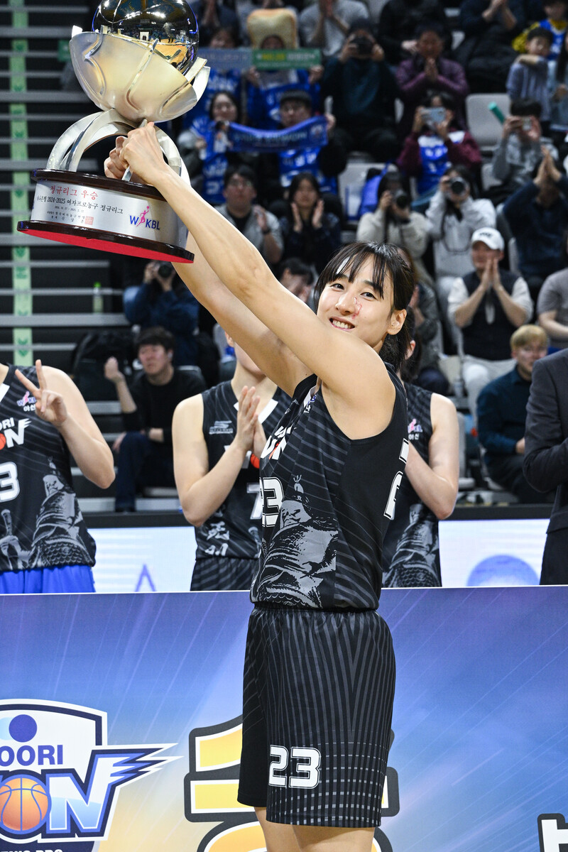 [WKBL 6라운드 리뷰] 우리은행은 우리은행, 김단비는 김단비