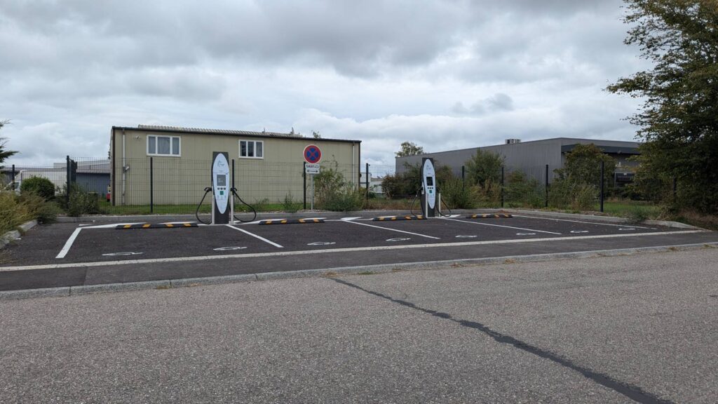 Bornes de recharge : une partie de cache-cache qui dure depuis trop ...