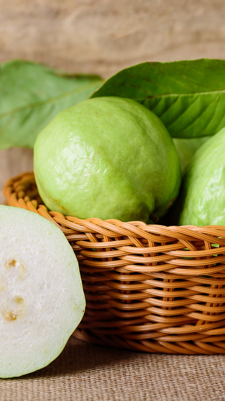 8 benefits of eating 1 guava daily