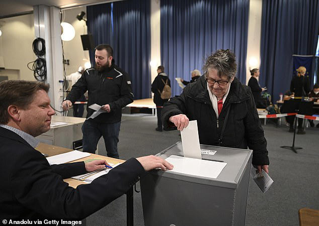 Polls open in high-stakes elections in Germany