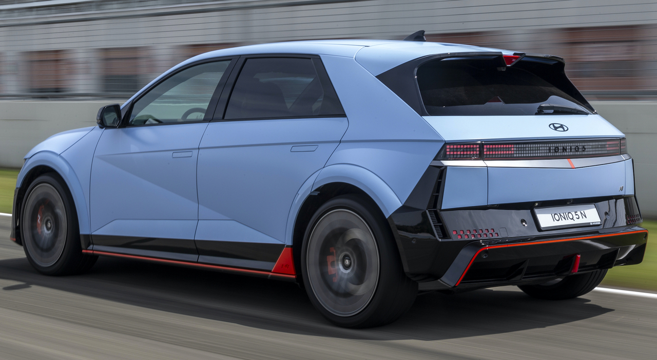 Ioniq 5N, non solo prestazioni elevate. Per la sportiva elettrica targata Hyundai anche comfort ...