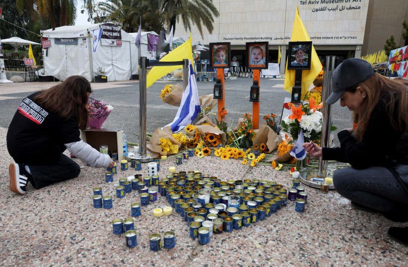 La familia Bibas habla por primera vez desde la identificación de Kfir ...