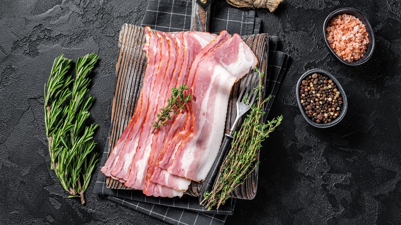 13 reasons bacon tastes so good at restaurants
