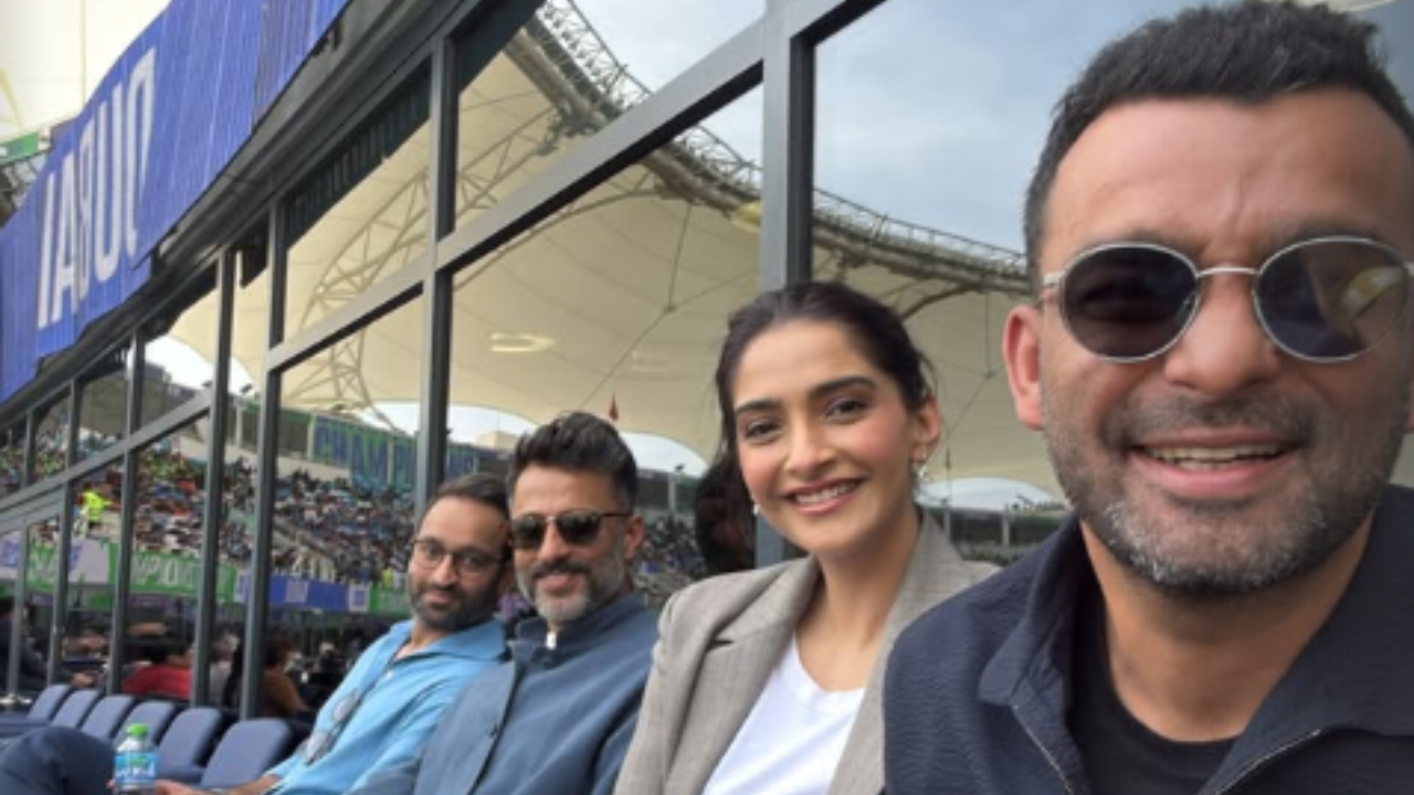 Sonam Kapoor and Anand Ahuja attend India vs Pakistan clash at ...
