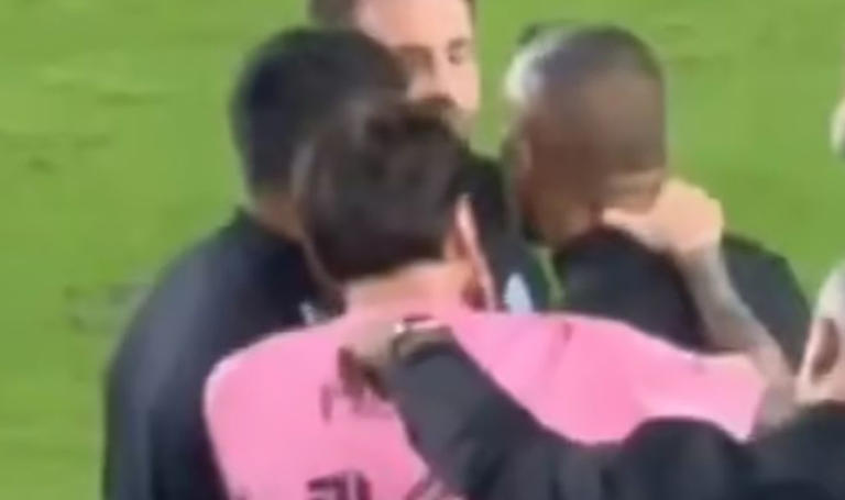 Lionel Messi grabs coach by the neck and screams at referee as Inter ...