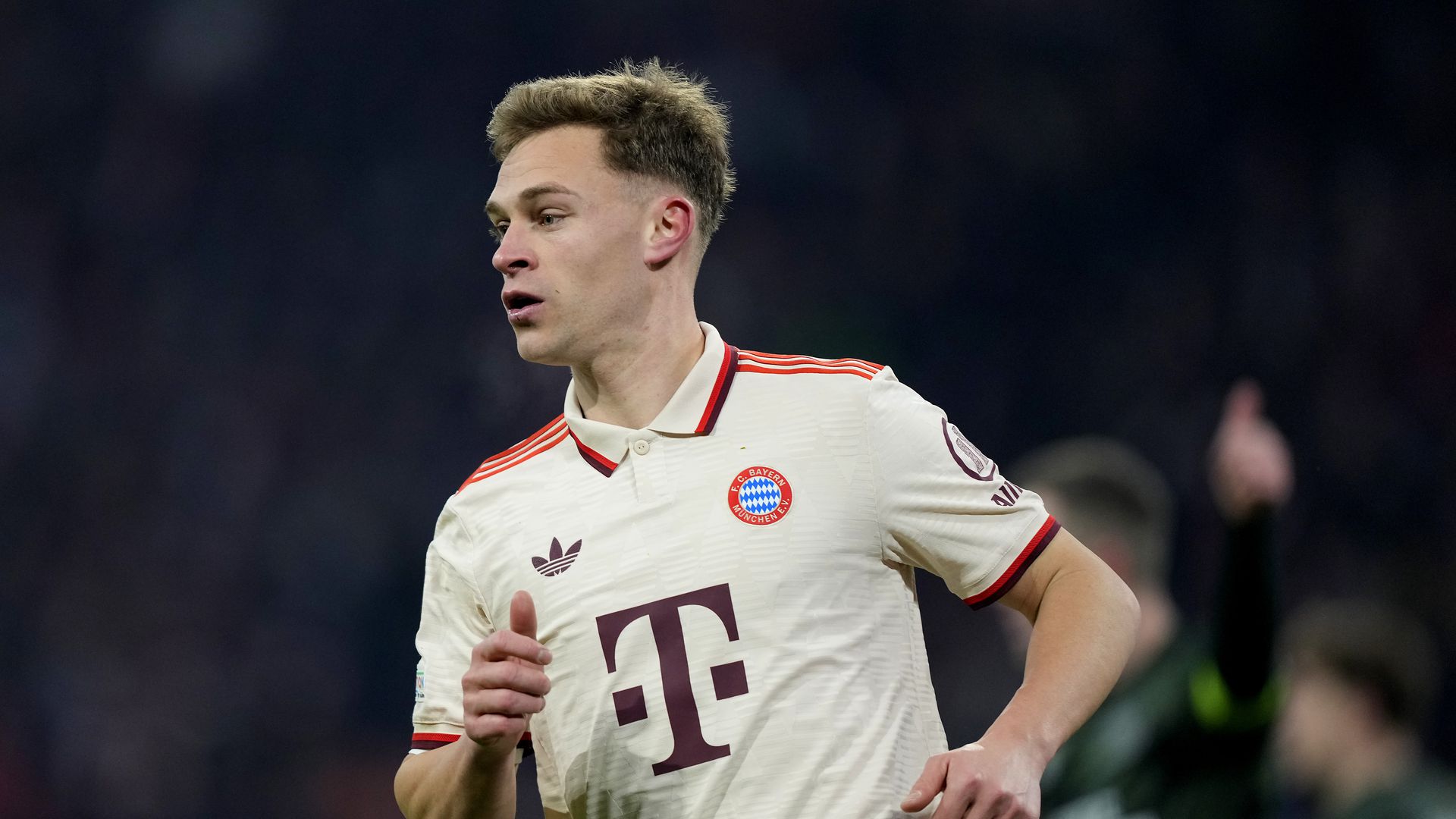Breaking: Joshua Kimmich leaves Bayern Munich vs. Eintracht Frankfurt match