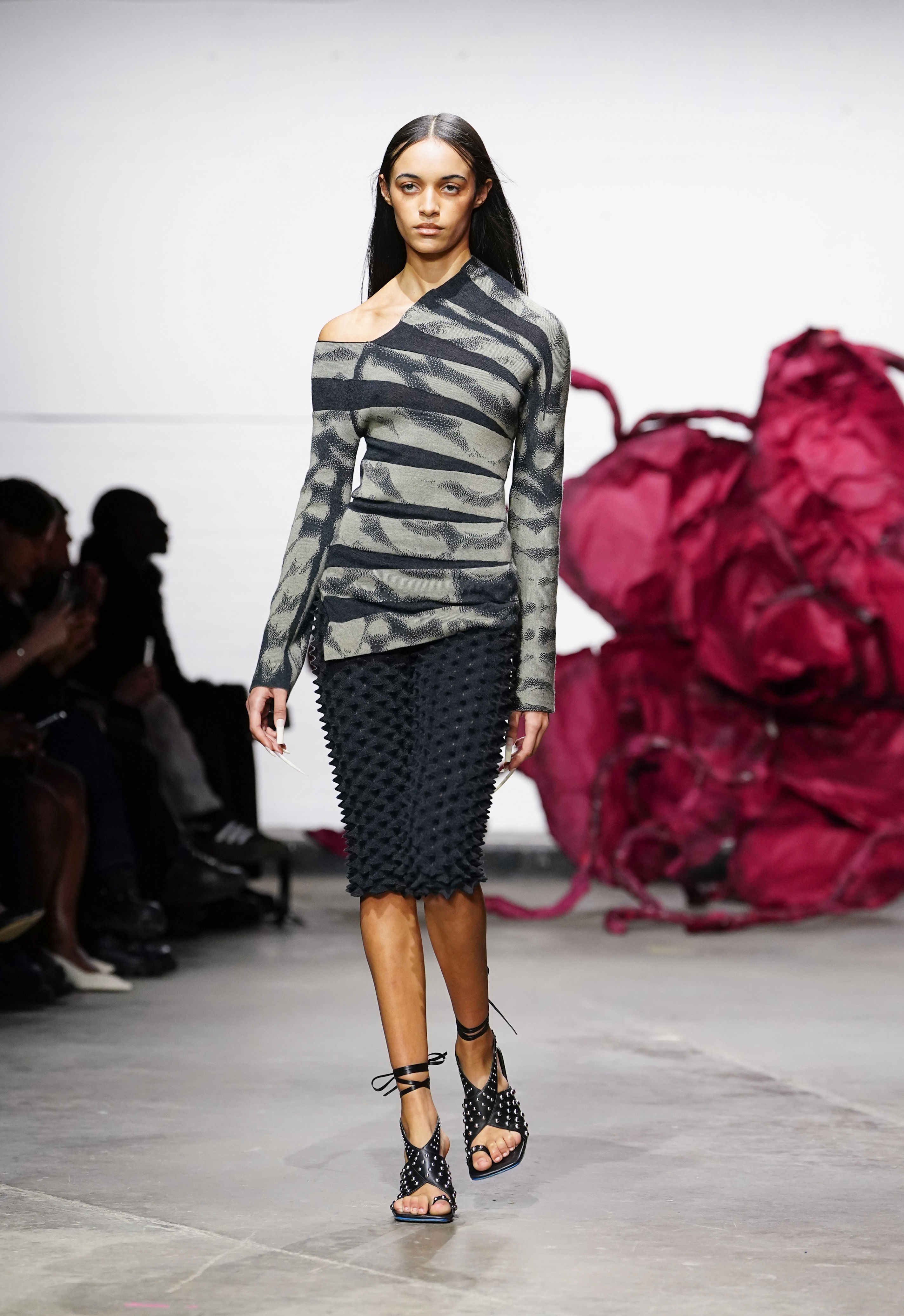 Chet Lo brings knitted evening wear to the runway