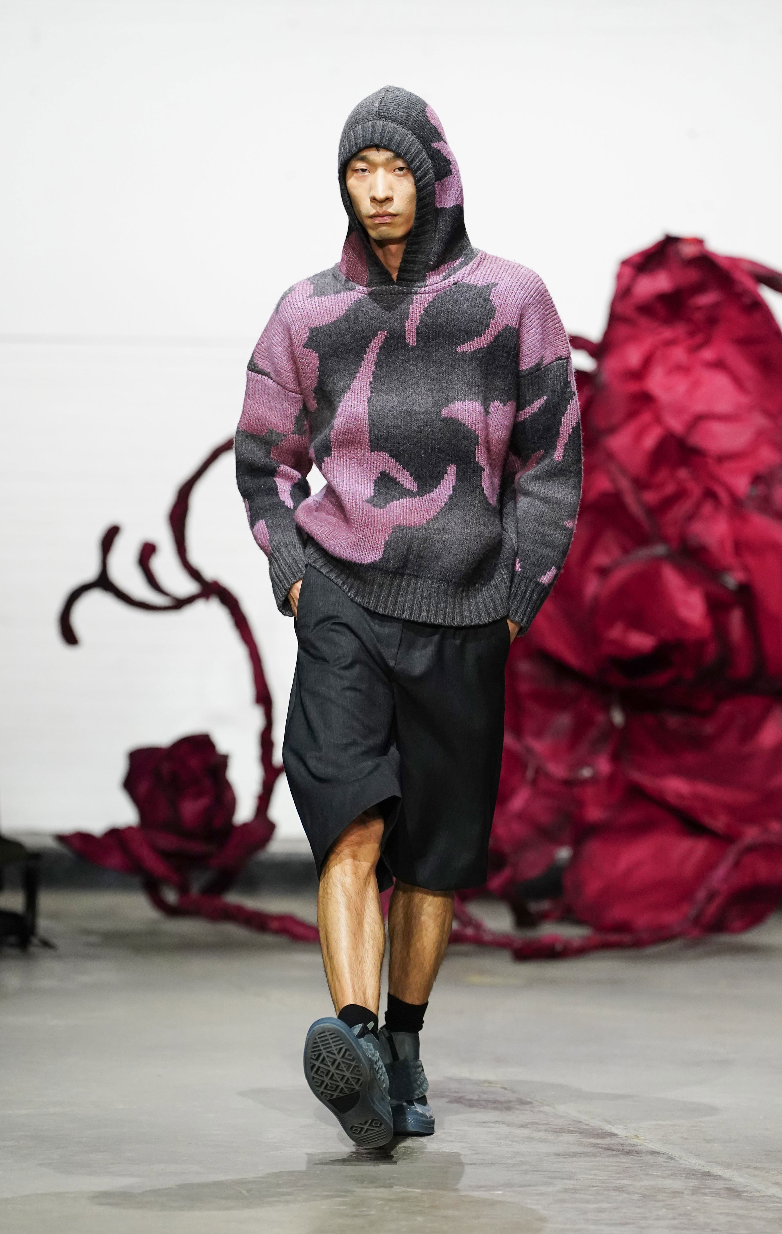 Chet Lo brings knitted evening wear to the runway