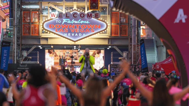 Las Vegas hosts world's largest running party with over 27,000 participants