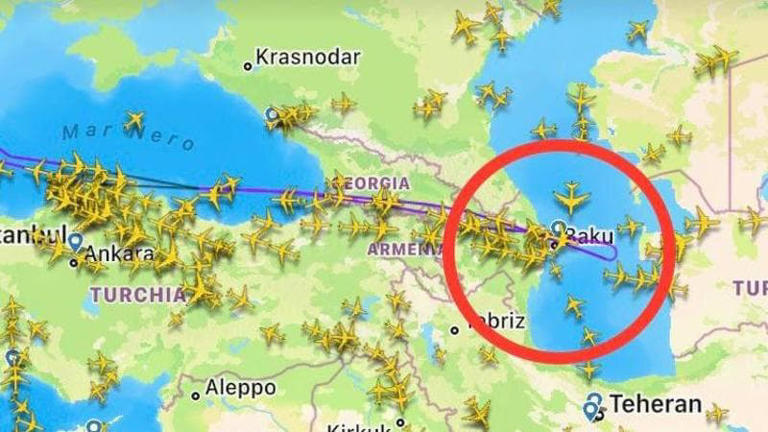 Allarme bomba su volo New York-Delhi, atterrato a Roma: rotta invertita ...