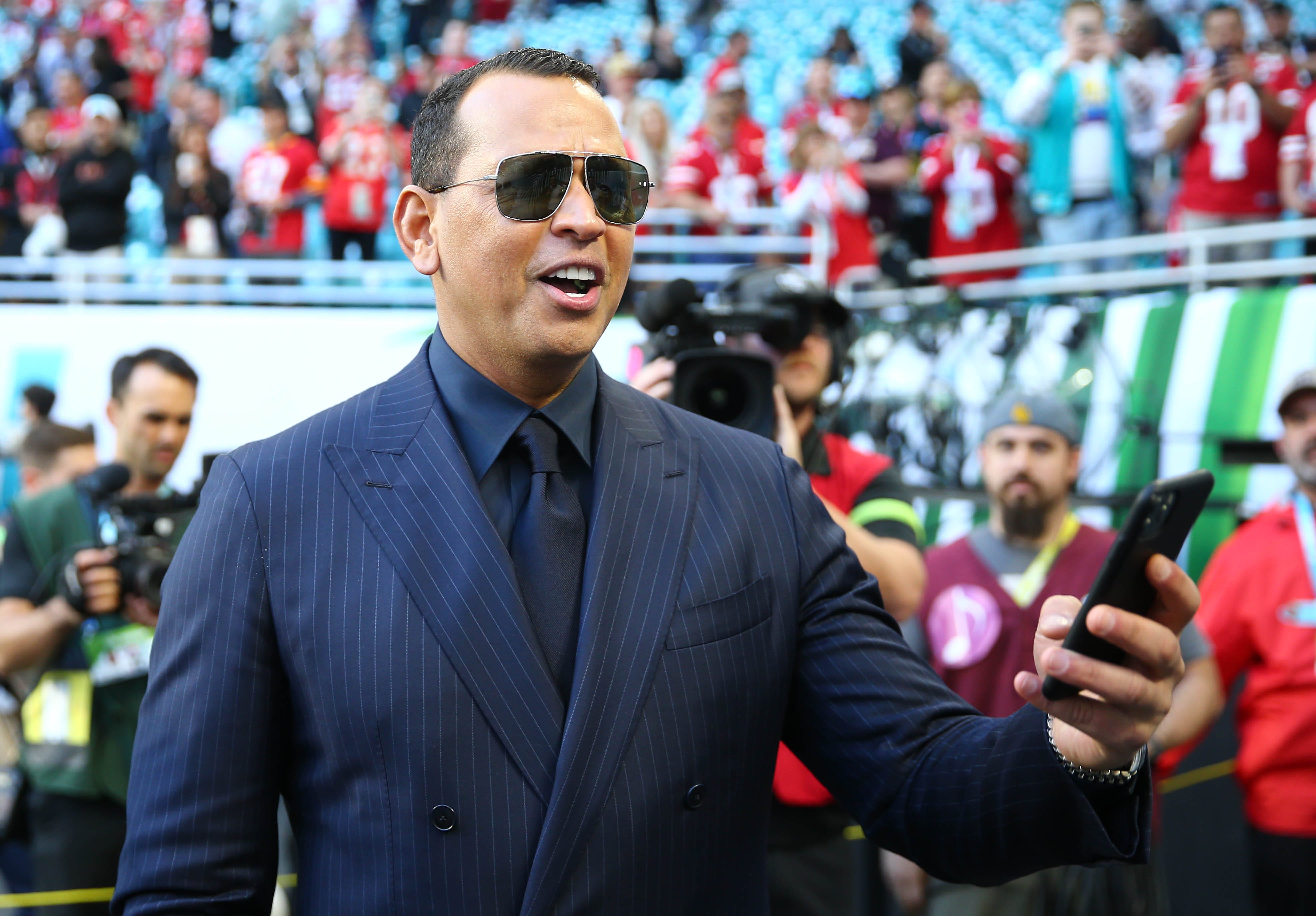 Alex Rodriguez actually hit a half-court shot to win $10,000 for a ...