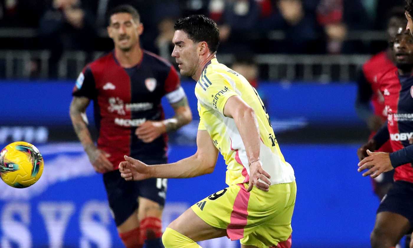 Vlahovic-gol e la Juventus passa: 1-0 a Cagliari, Motta è quarto