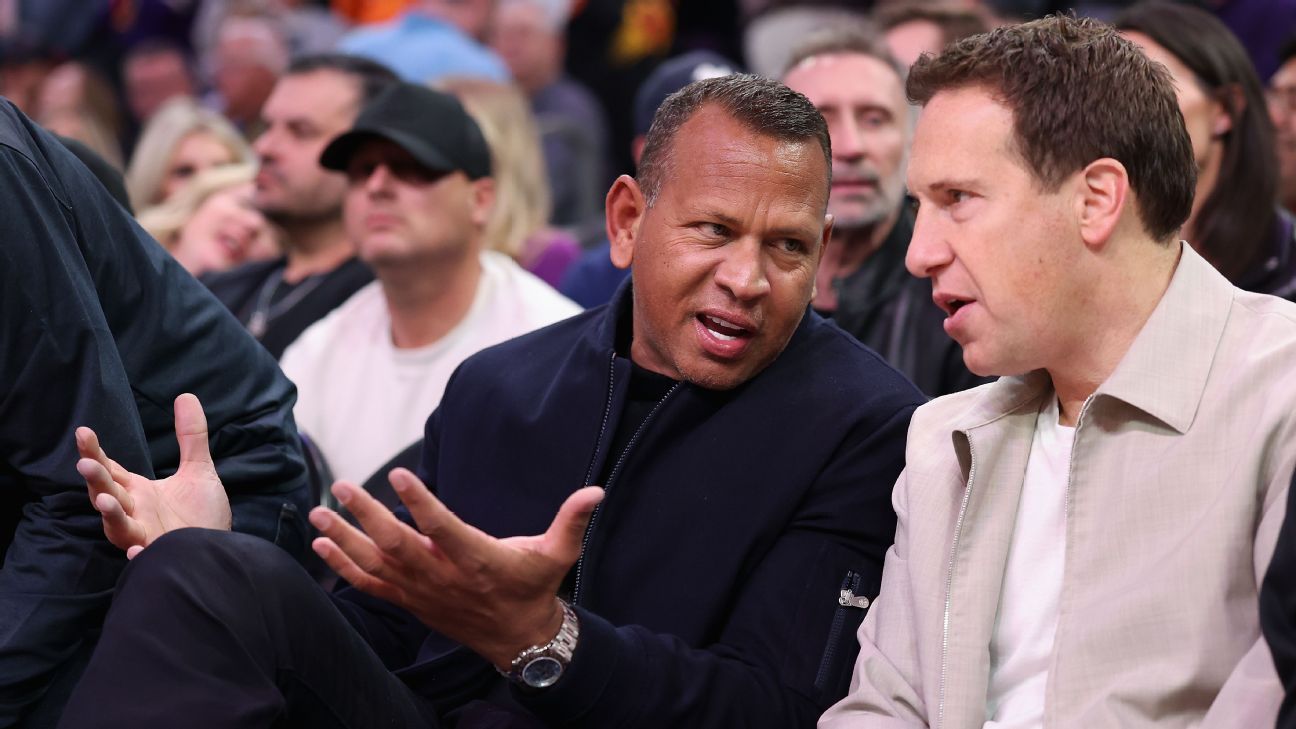 Alex Rodriguez makes half-court shot, wins Bucknell student $10K