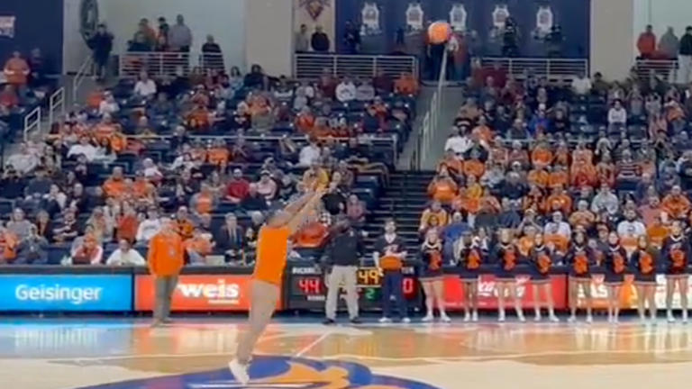Alex Rodriguez banks in halfcourt shot to win Bucknell student $10K