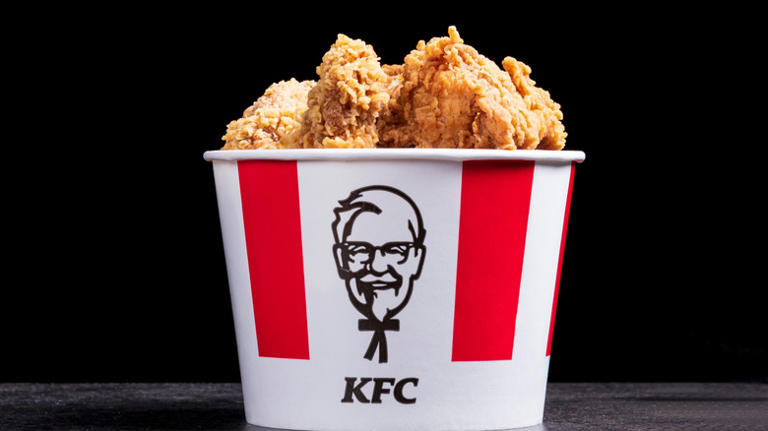 The Cooking Method KFC Uses For Its Extra Crispy Chicken