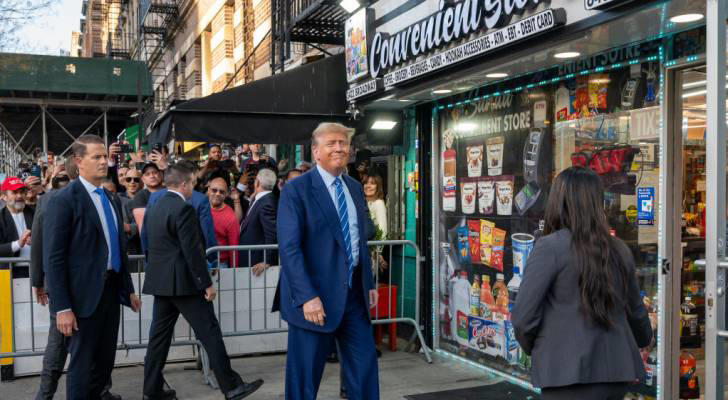Peter Schiff warns Trump’s 25% tariffs on Canada, Mexico could amount ... Peter Schiff warns Trump’s 25% tariffs on Canada, Mexico could amount ...