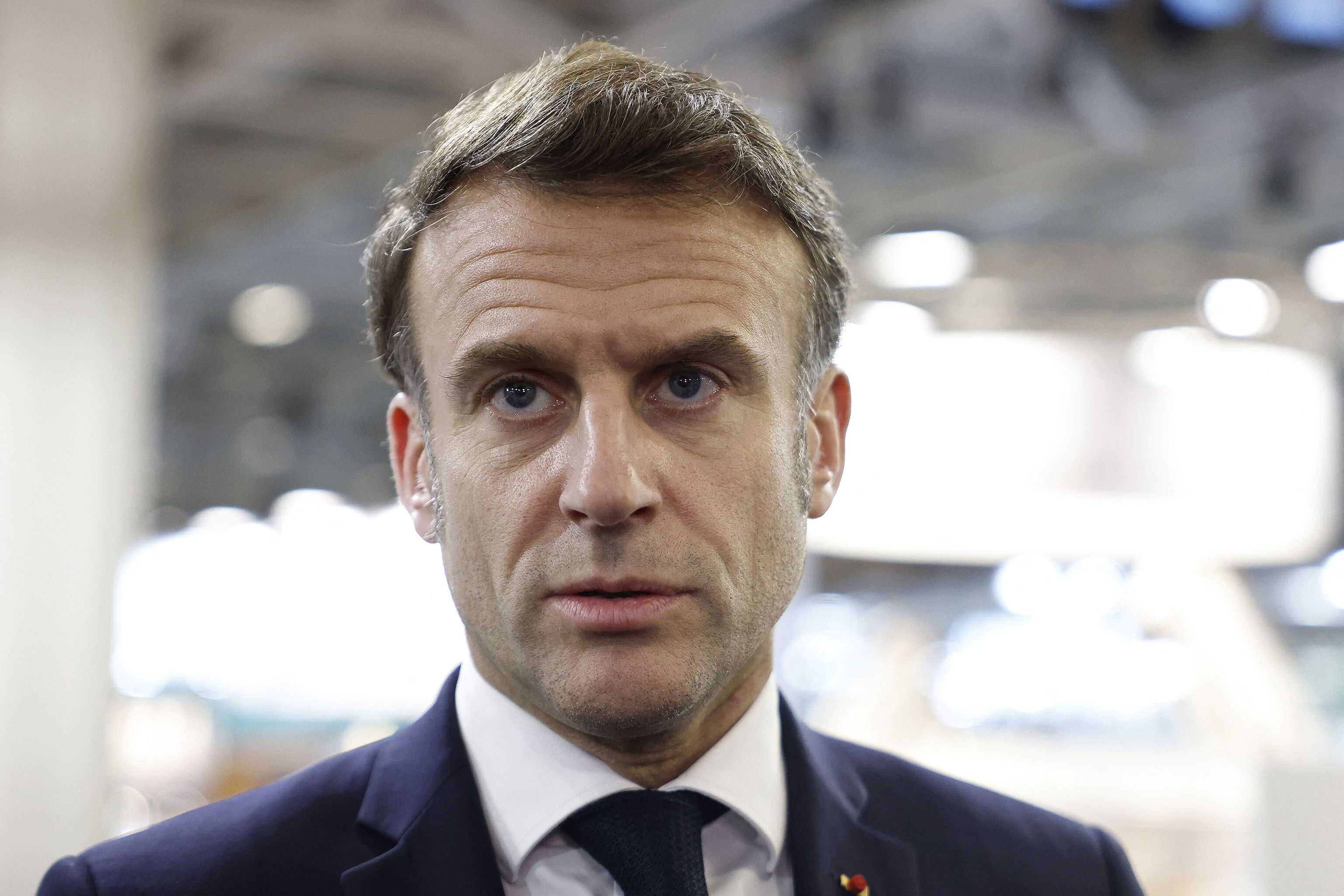 En route pour Washington, Emmanuel Macron «engagé» pour que la paix ...