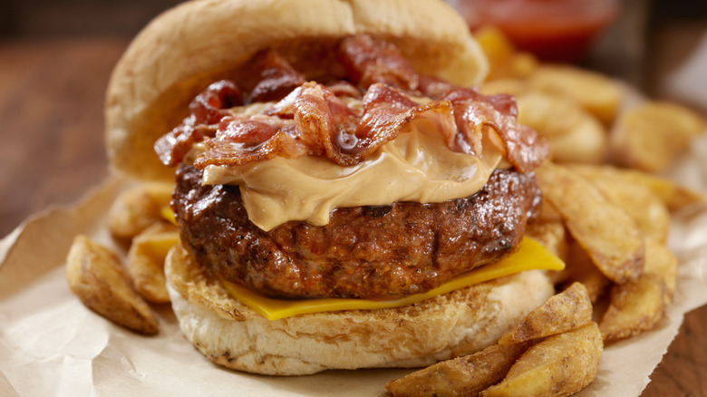 13 reasons bacon tastes so good at restaurants