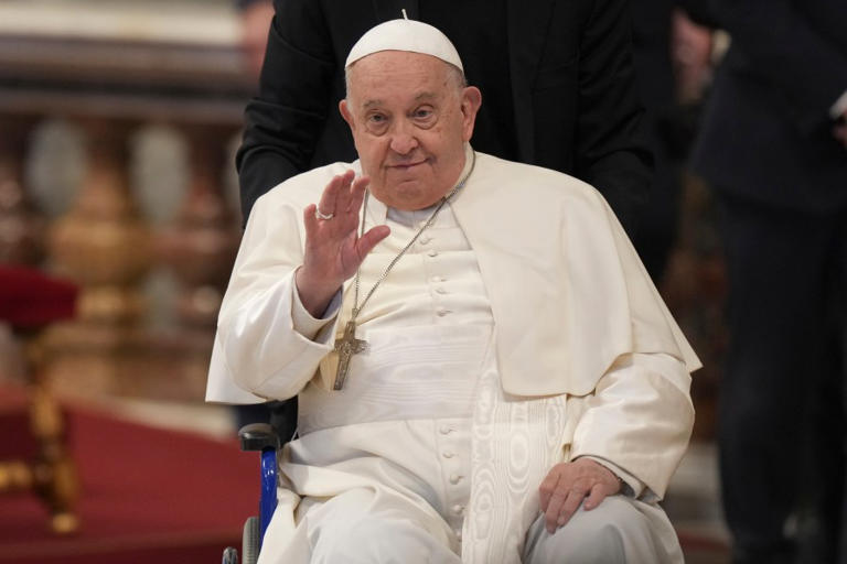 Pope Francis remains in ‘critical condition’ with signs of early kidney ... Pope Francis remains in ‘critical condition’ with signs of early kidney ...