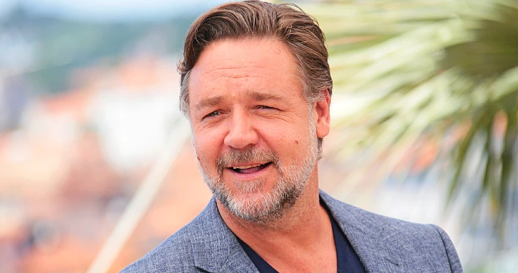 Novo filme de Russell Crowe recebe estrela de Vampire Diaries