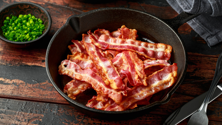 13 reasons bacon tastes so good at restaurants