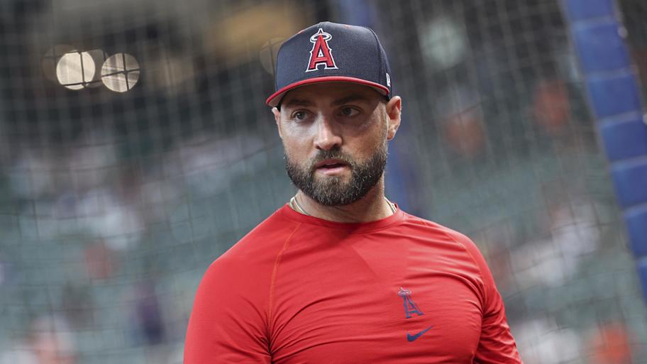 Texas Rangers Sign Versatile Veteran Outfielder to Minor-League Contract