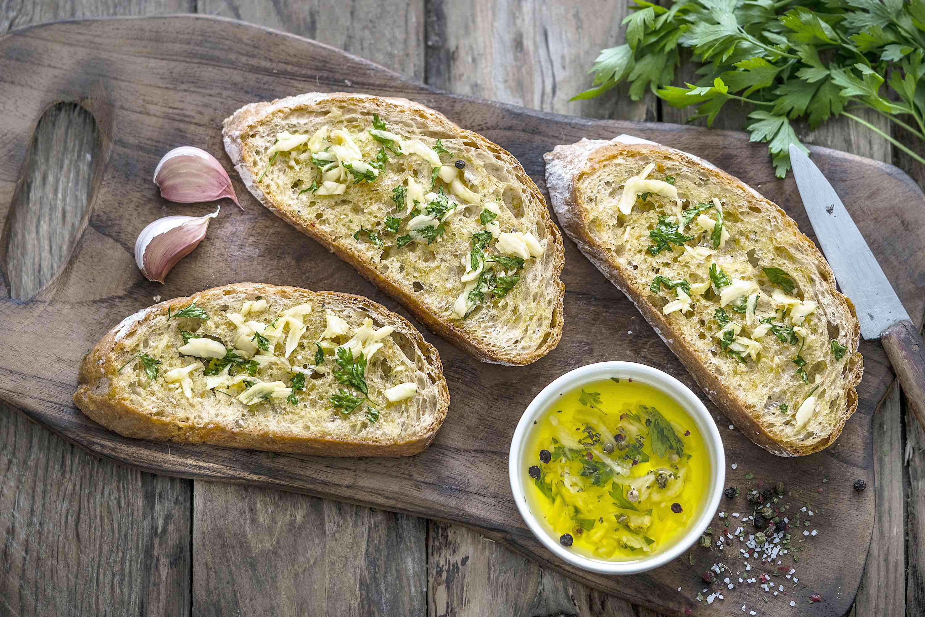 How to Eat Raw Garlic 10 Ways, From Dips and Dressings to Fire Cider