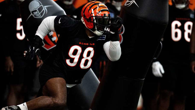 Could a recently released defensive star fix the Cowboys' line struggles?