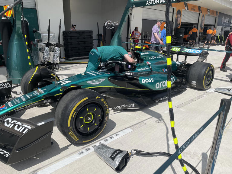 Aston Martin F1 unveils the AMR25