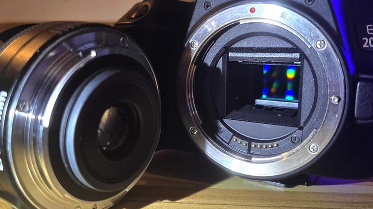 Why I Still Prefer My DSLR Camera Over Smartphone Options