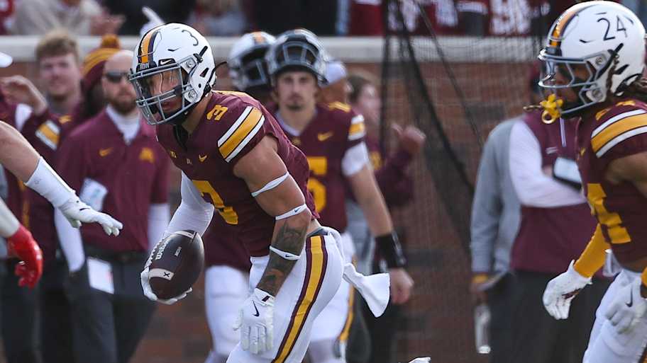 Two Gophers make list of top 100 returning players in college football