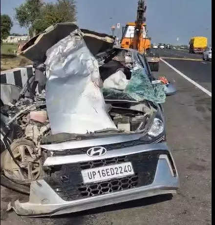 3 of Noida family die in car crash on expressway