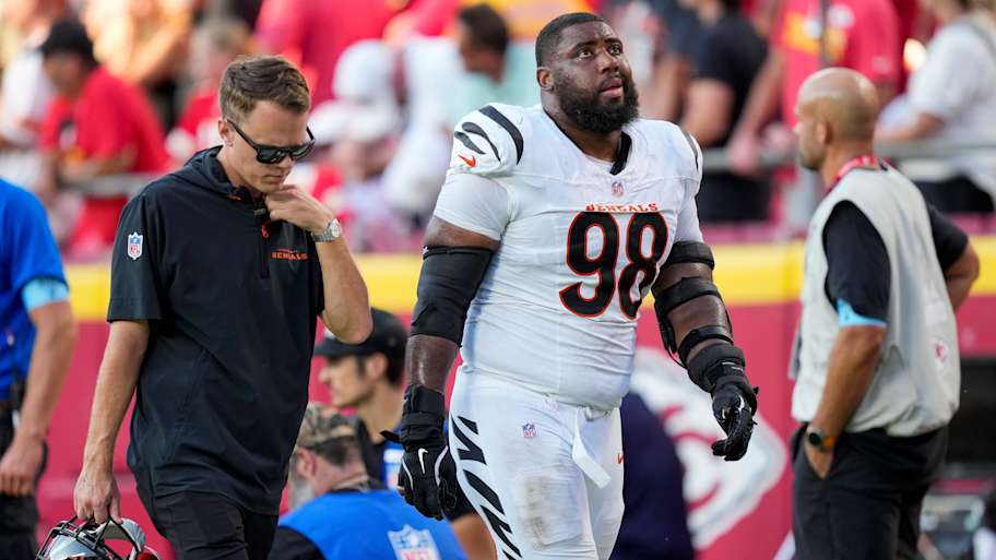 Could a recently released defensive star fix the Cowboys' line struggles?