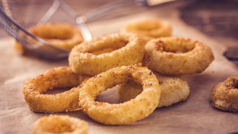 One Fast Food Chain's Onion Rings Just Aren't Worth Your Money