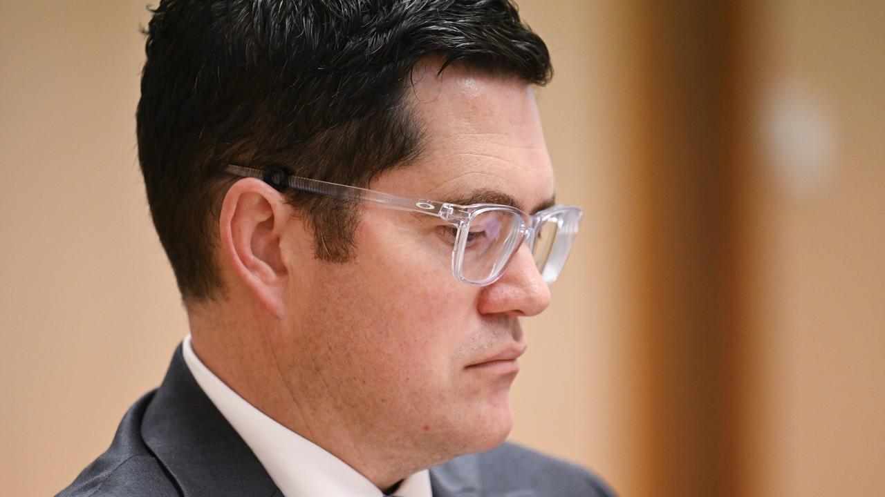 Top bureaucrat spent $20k on unused desk