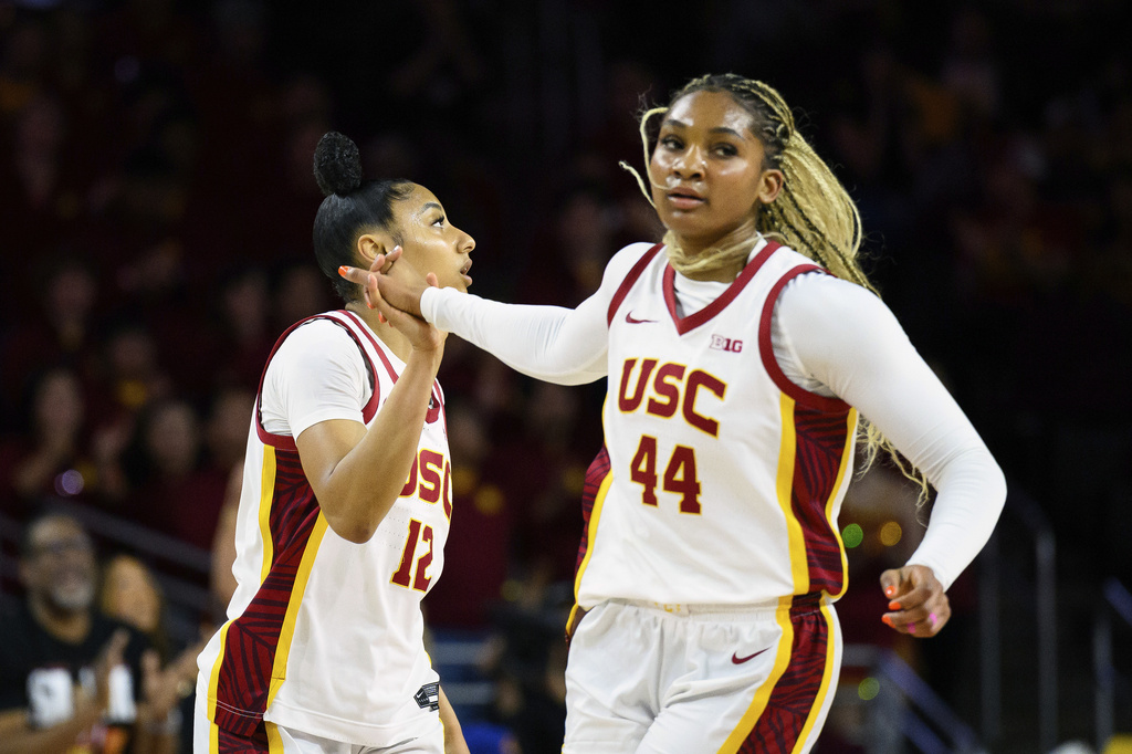 No. 4 USC beats 25th-ranked Illinois 76-66 to retain sole possession of ...