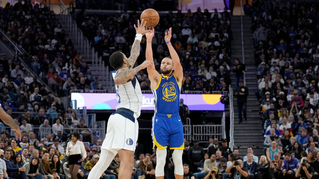 Stephen Curry scores 30 points in Warriors 126-102 win over short ...
