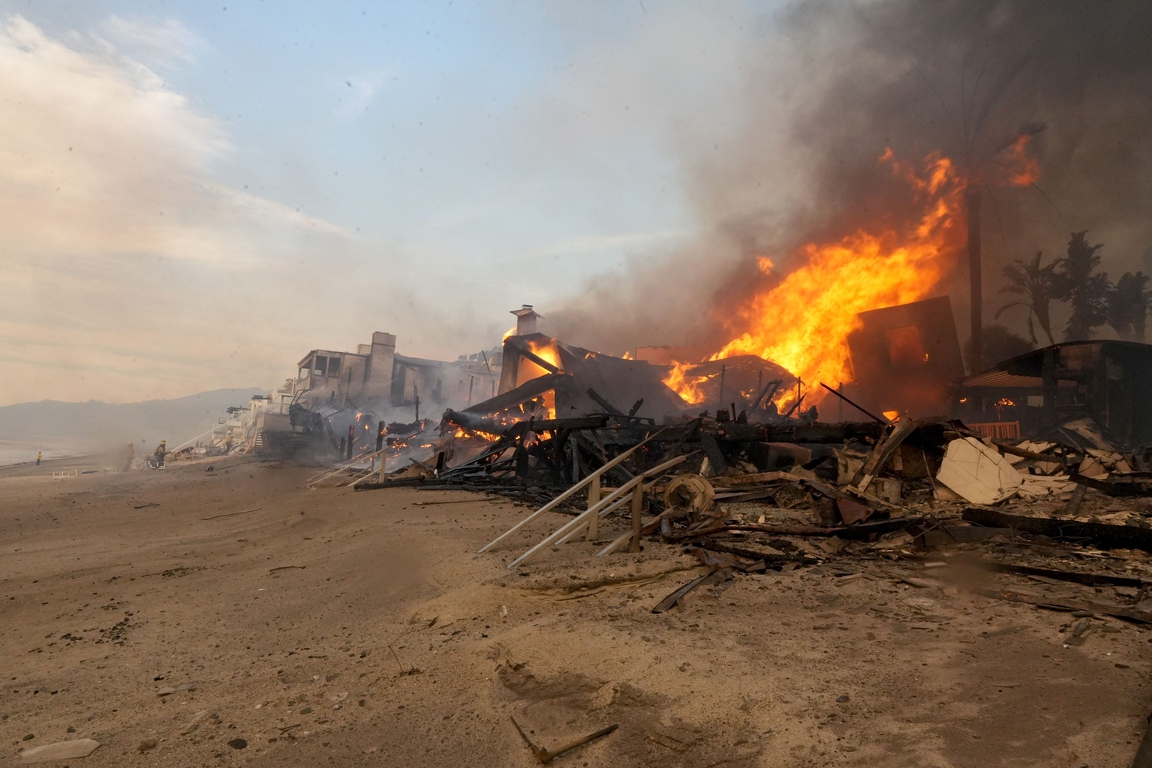 Tragic photos show incredible devastation from Palisades Fire in Los ...