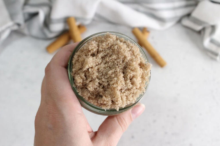 Sugar Body Scrub With Cinnamon